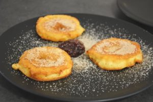 Apfelradln mit Zimtzucker - Weihnachtsduft - AlleKochen.com